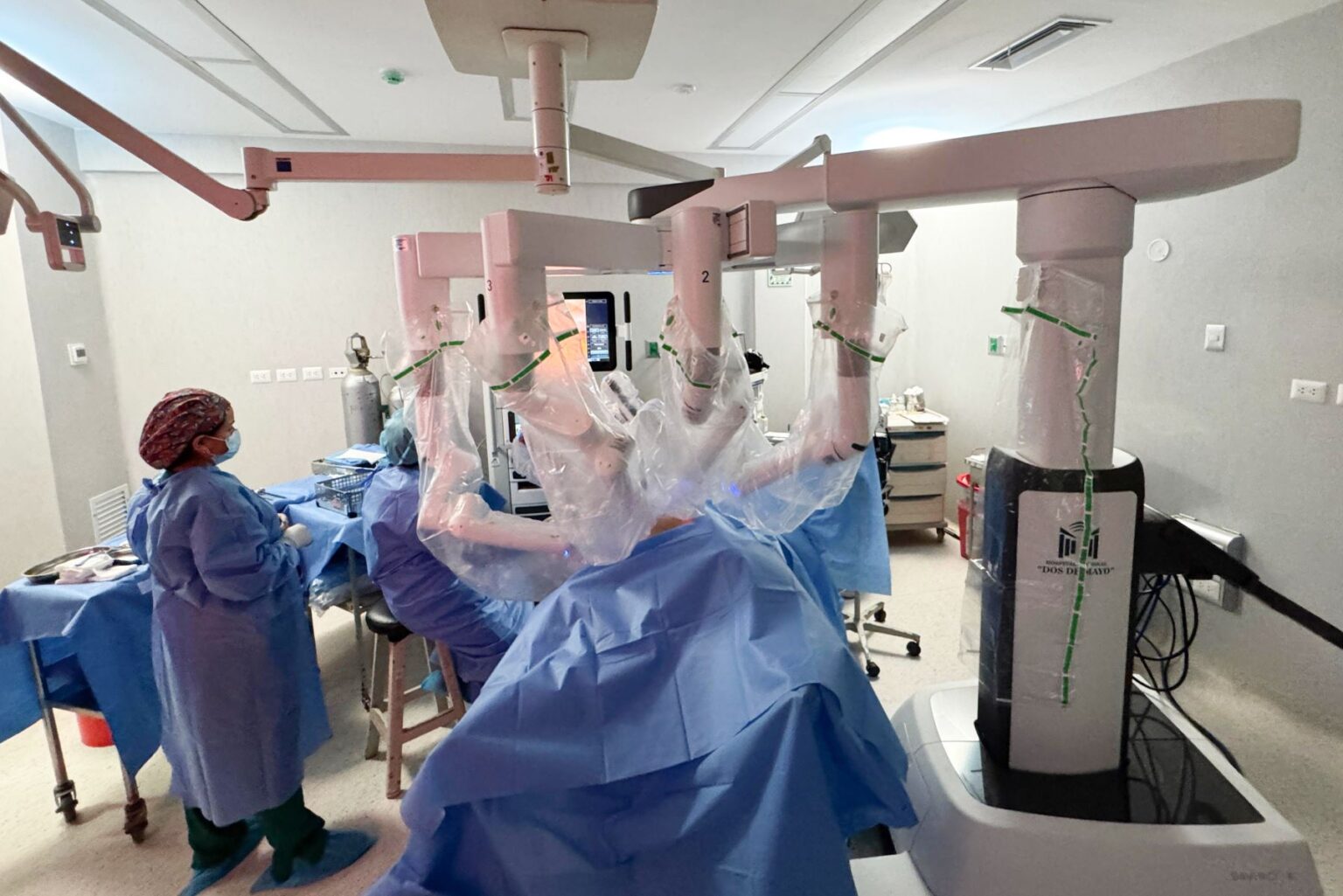 Perú avanza con la cirugía robótica: Hospital Dos de Mayo proyecta 500 ...